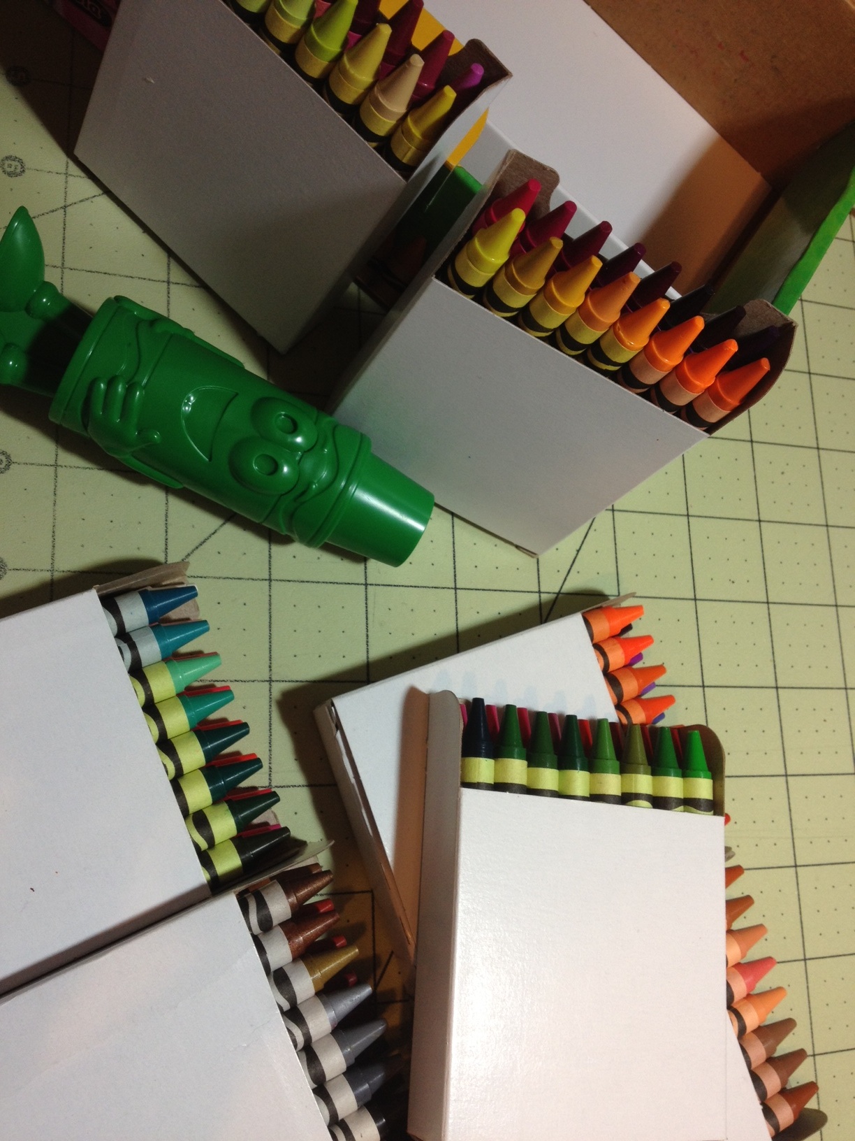 Review – Crayola Crayons (120 Crayon Box Part 2 – Purples, Blues, and ...